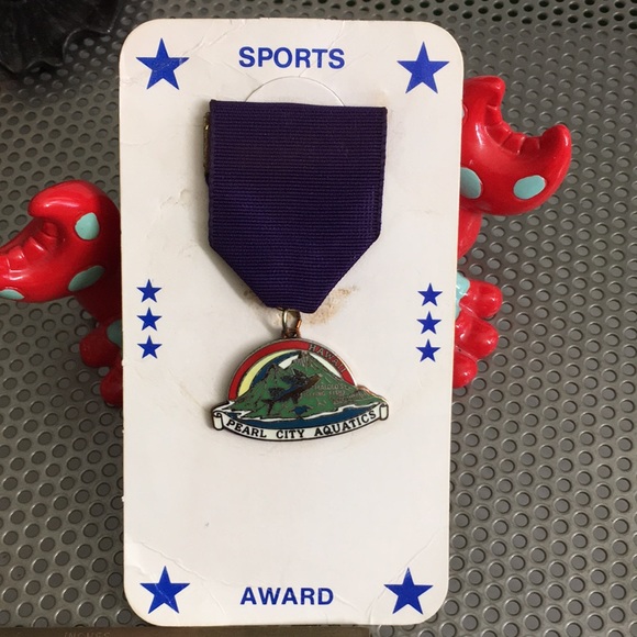 Vintage | Jewelry | Vtg 988 Sports Award Medal Brooch | Poshmark